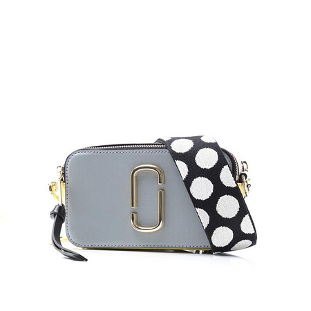 【马克.雅可布斜挎包】MARC JACOBS 马克·雅克布 女士 SNAPSHOT系列 宽肩带斜挎相机包 灰色波点肩带 M0012007 ...
